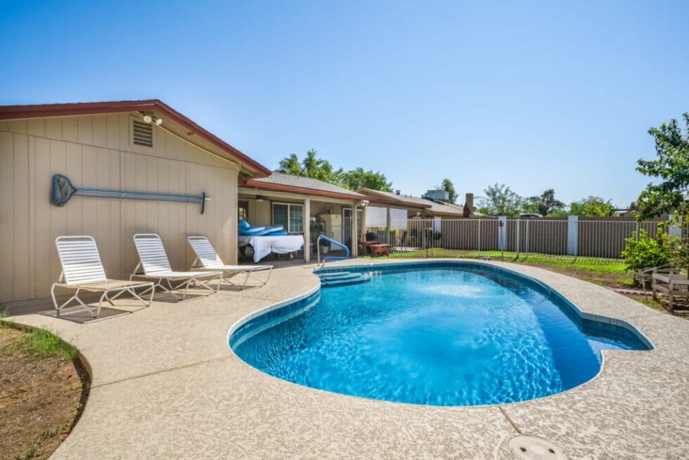 Gallery - The Official: Arrowhead Deck and Pools